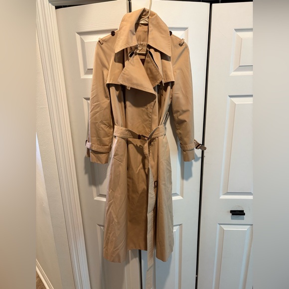 Etienne Aigner | Jackets & Coats | Etienne Aigner Pristine Beige Trench ...